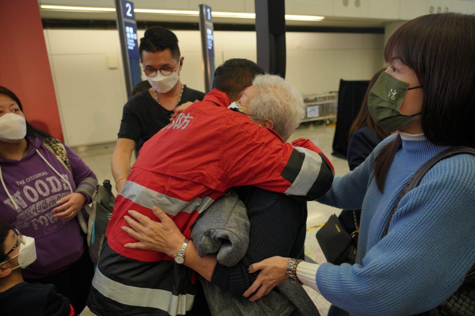 香港特区救援队平安抵港，在土共救出4名幸存者 - 世相 - 新湖南