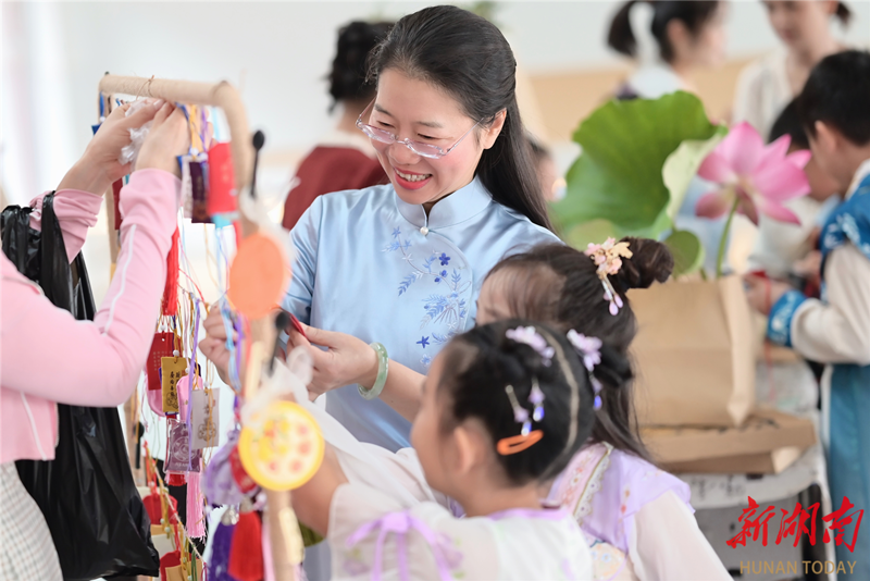 猜灯谜、做团扇、玩投壶……这场游园会不一般 - 教育资讯 - 新湖南